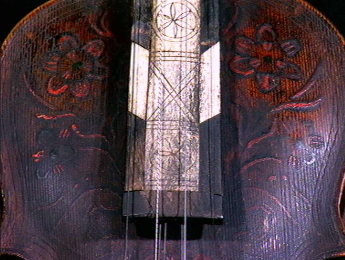 Hardingfele - Norsk Folkemuseum / DigitaltMuseum